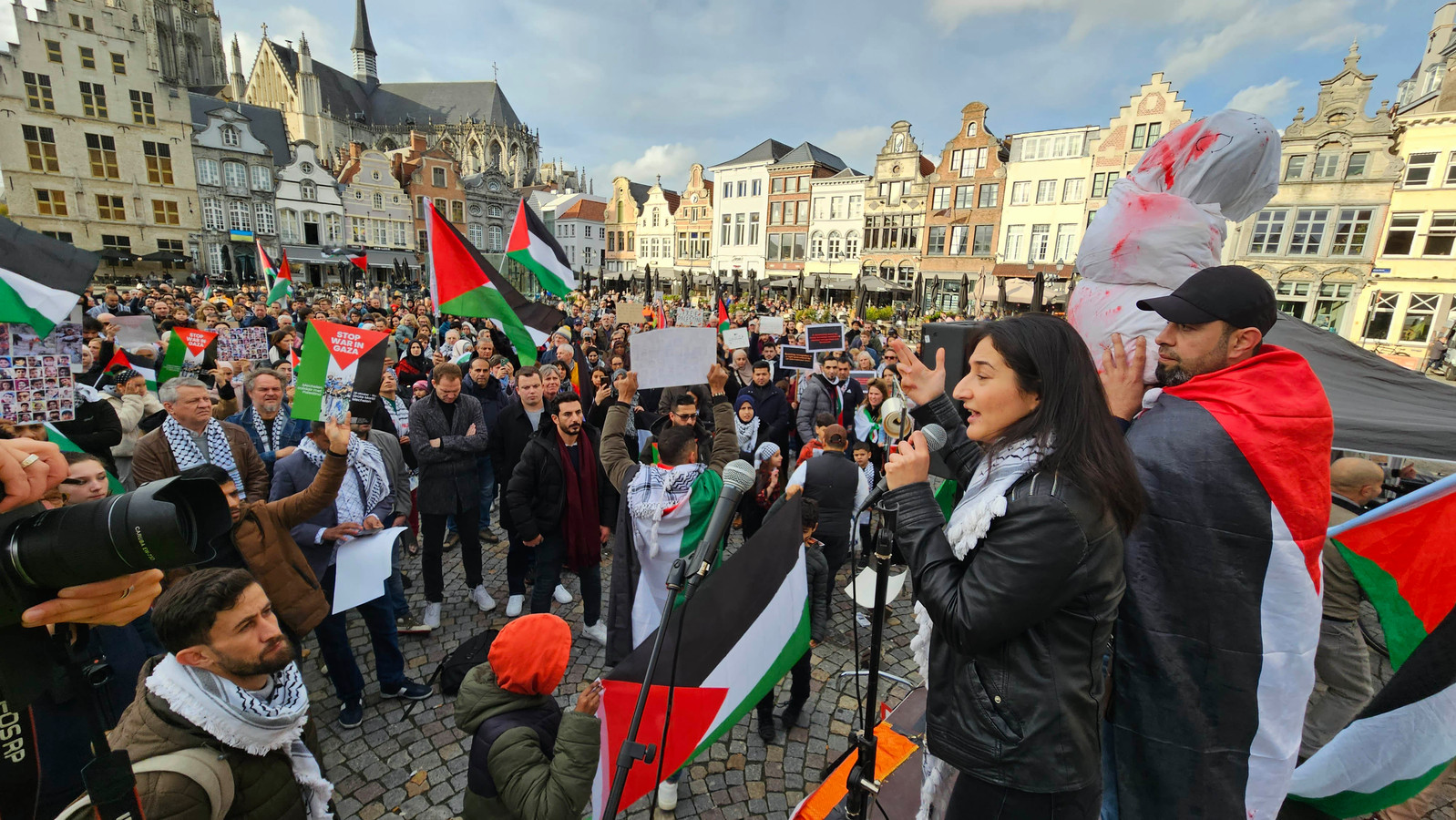 500 mensen wonen actie ‘Stop war in Gaza’ bij: “Ik weet niet eens of ...