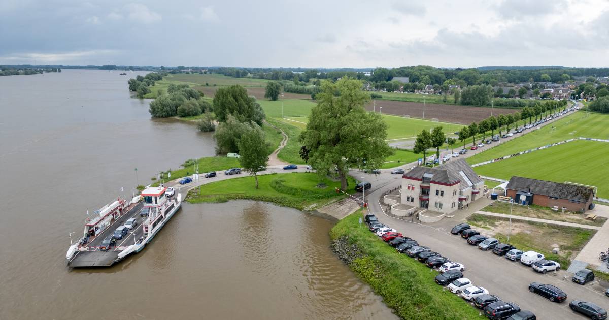 Passen en meten op de veerpont, door afsluiting A2: ‘In 2 uur van Oss ...