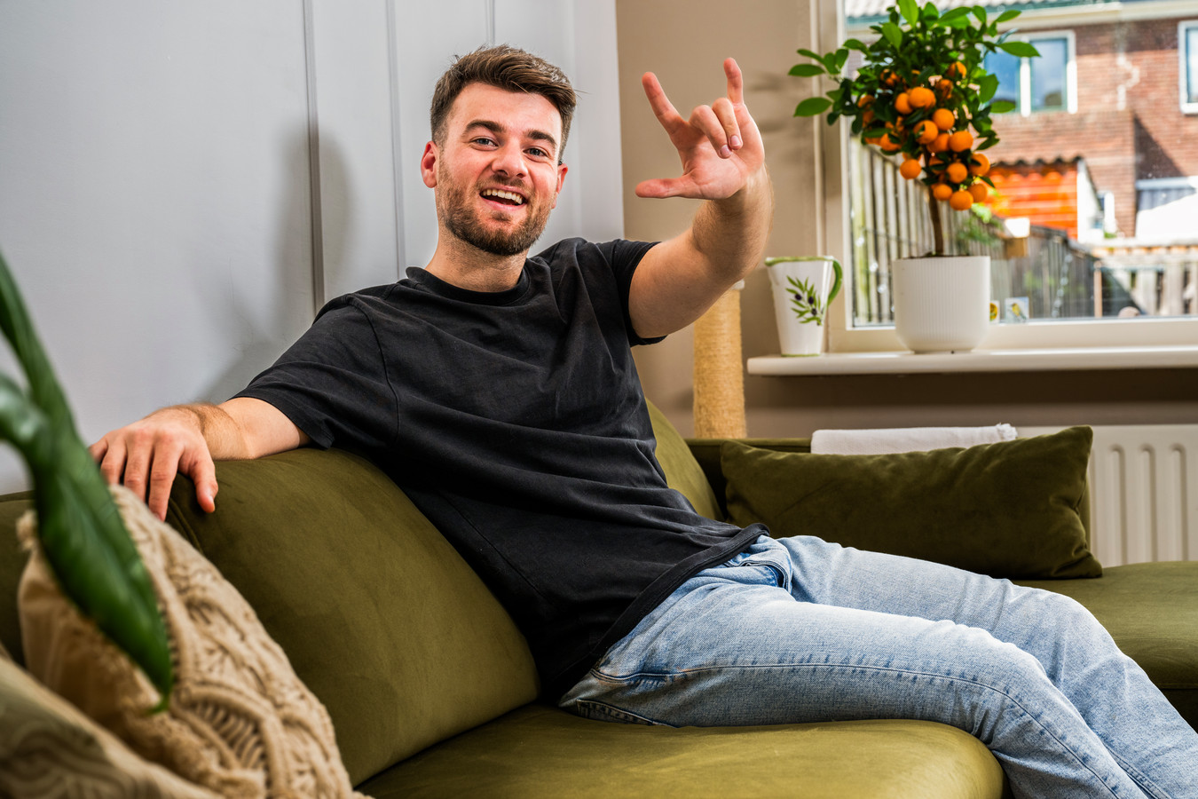 ‘Kan ik agent worden?’ vraagt dove 8-jarige aan influencer Robin: hij ...