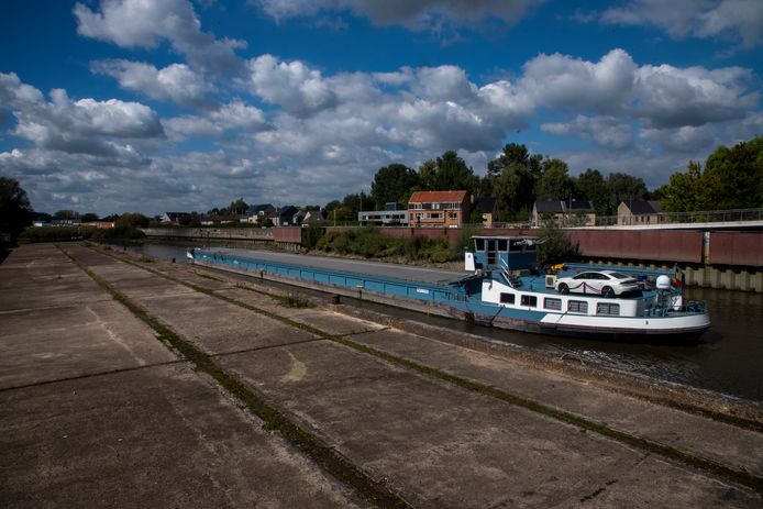 70 jaar oude loskade aan Schelde wordt afgebroken | Wetteren | hln.be