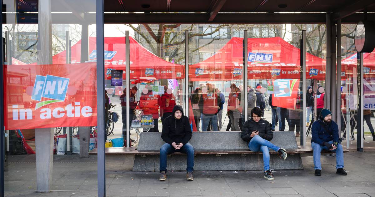 ‘Enschede: doe iets aan overlast van reizigers door ov-stakingen ...