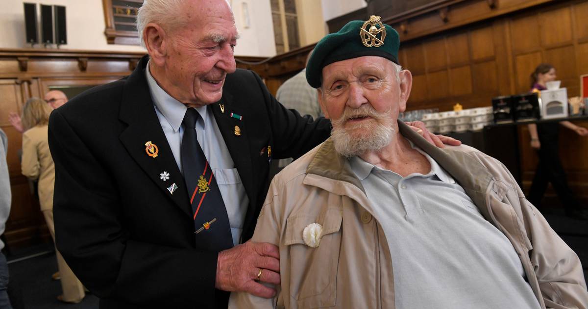 Veteranen gniffelen in Enschede om vegan lunch: ‘Dat is voor watjes ...