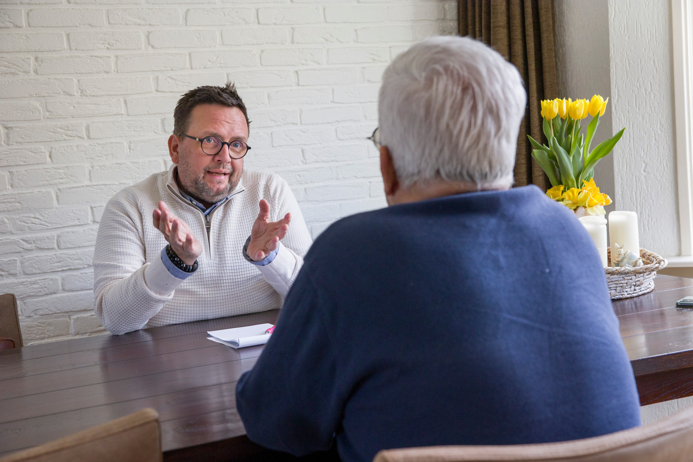Vier loketten af voor douchestoel van 150 euro: ‘Zorg voor mensen met dementie net een doolhof ...