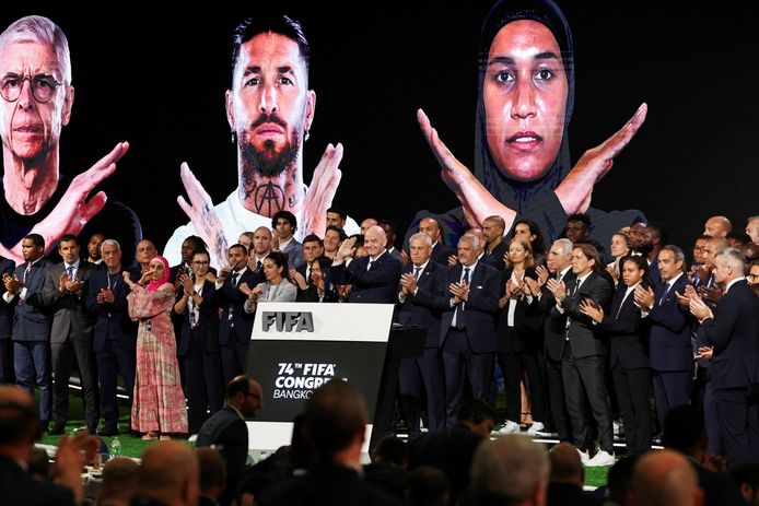 Met dit handgebaar kunnen voetballers voortaan laten zien dat ze ...