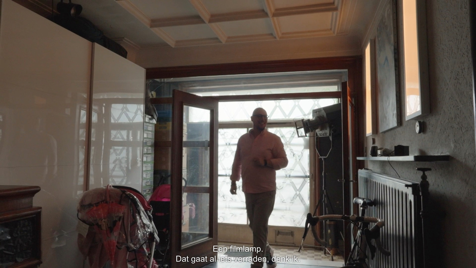 BINNENKIJKEN bij ’s lands bekendste klankman Pascal Braeckman, die op z ...