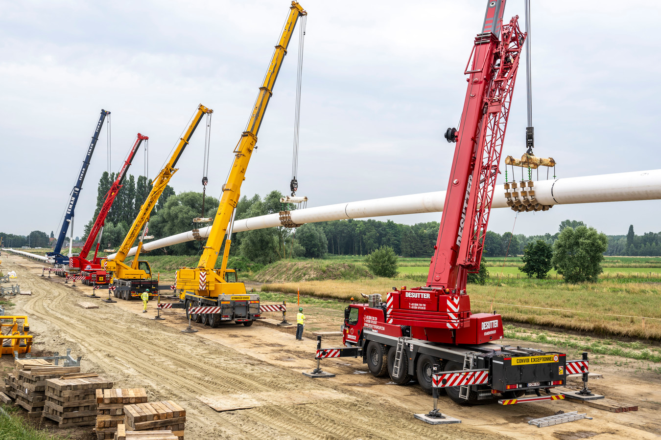 Aanleg nieuwe pijpleiding Fluxys onder Schelde lokt veel bekijks ...