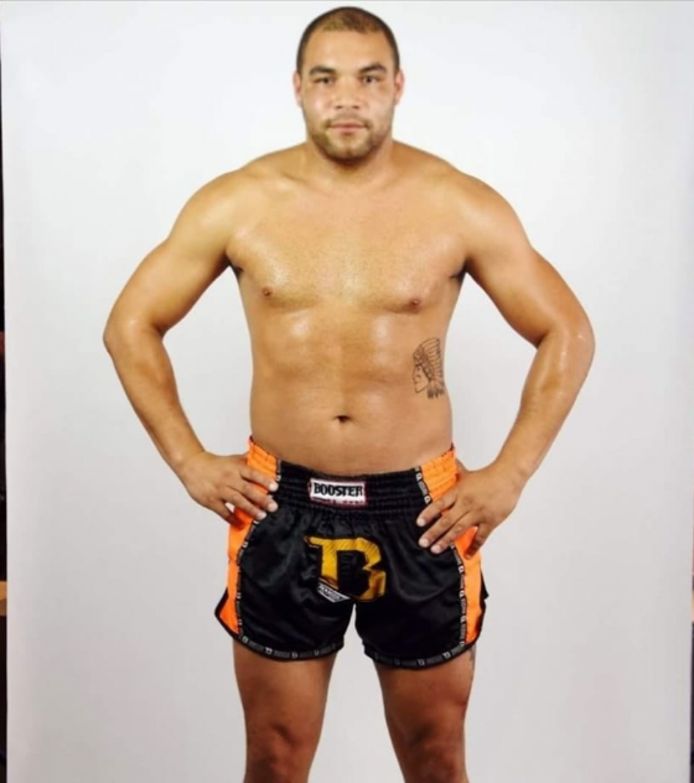 Ex-kampioen kickboksen Mathieu (38) dood op straat gevonden: parket ...