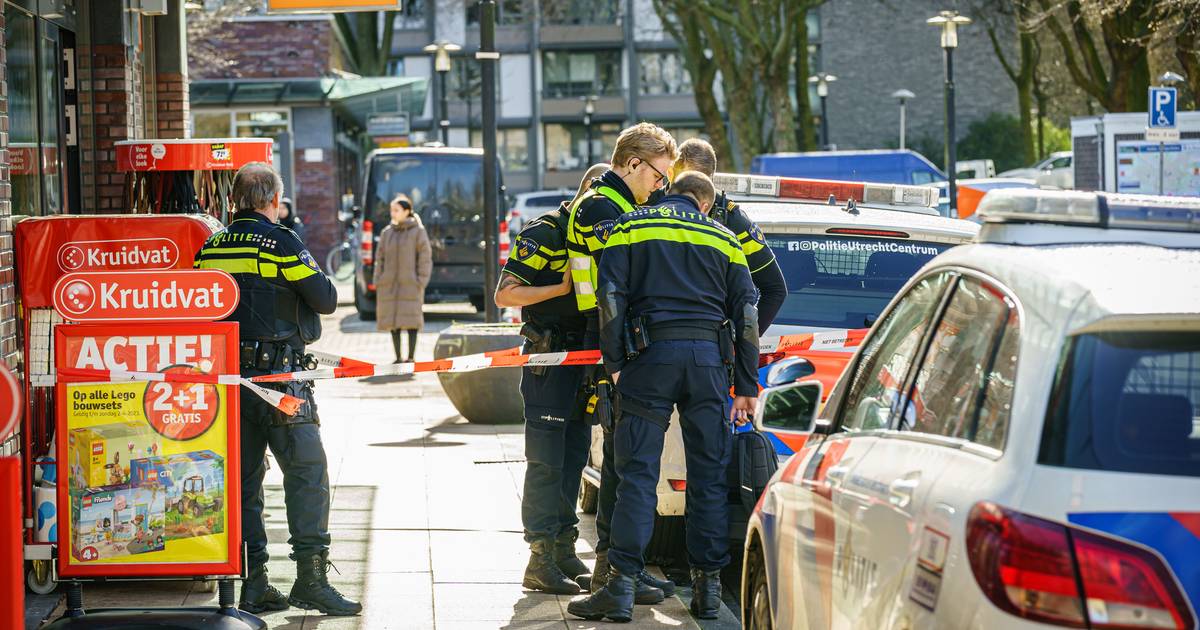 Overval op filiaal Kruidvat in Utrechtse wijk Overvecht, politie maakt ...