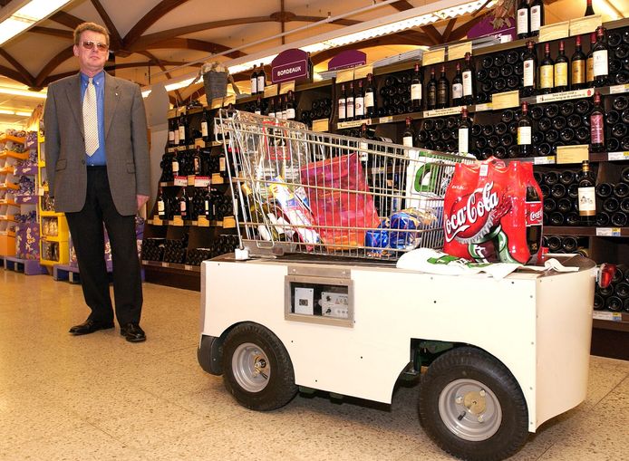 Luc Deprez (81), uitvinder van de zelfrijdende reiskoffer en de ...