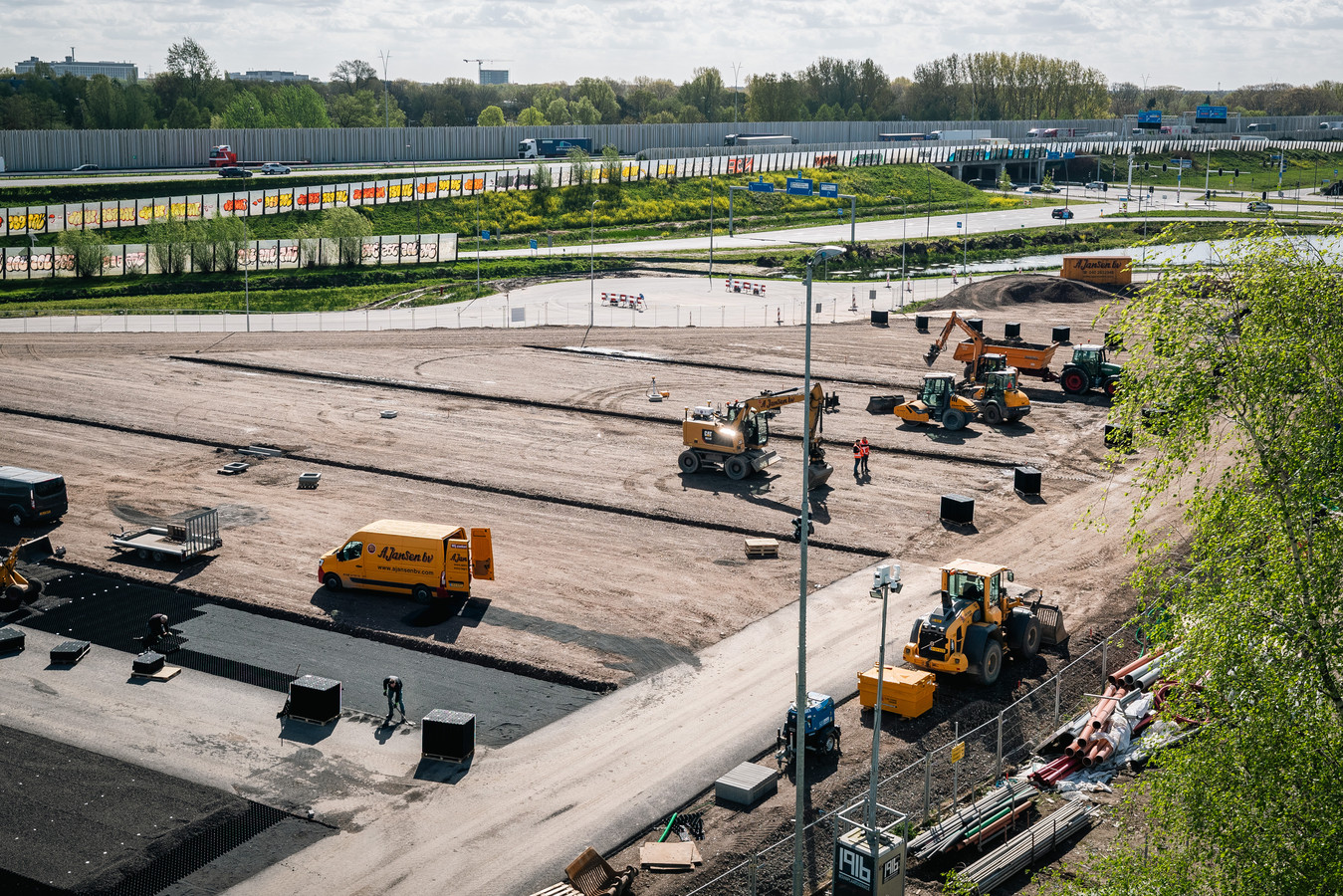 Geen stroom voor uitbreiding ASML: dan maar een parkeerterrein | Foto ...