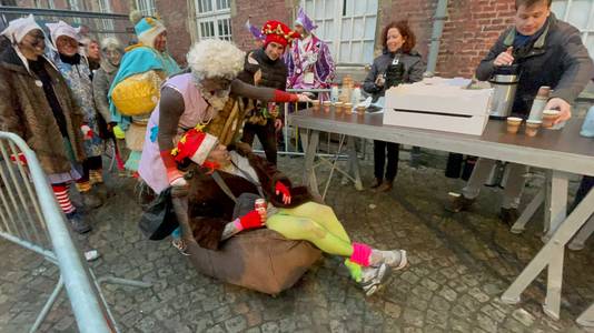 HERBELEEF. Aalst Carnaval: feestvierders sluiten af met koffiekoeken ...