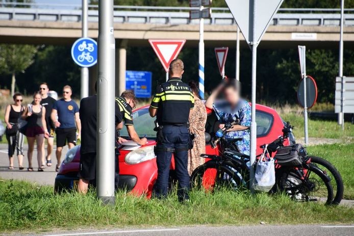 Fietser raakt gewond bij botsing met auto in Ellemeet | 112 nieuws Schouwen-Duiveland | pzc.nl