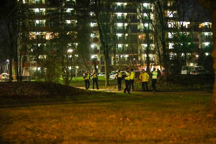 Politie bekogeld met flessen en zwaar vuurwerk bij protest tegen ...