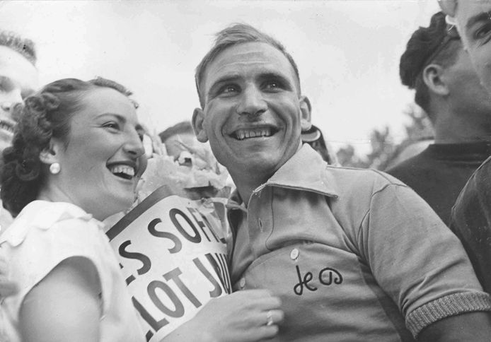 Vandaag in 1953 | De mooiste overwinning van Wim van Est: wachten voor ...