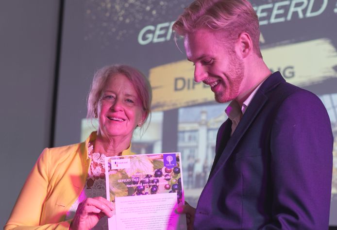 Koen (20) krijgt bijzonder cadeau bij mbo-diploma: ‘Uniek dat we dit ...