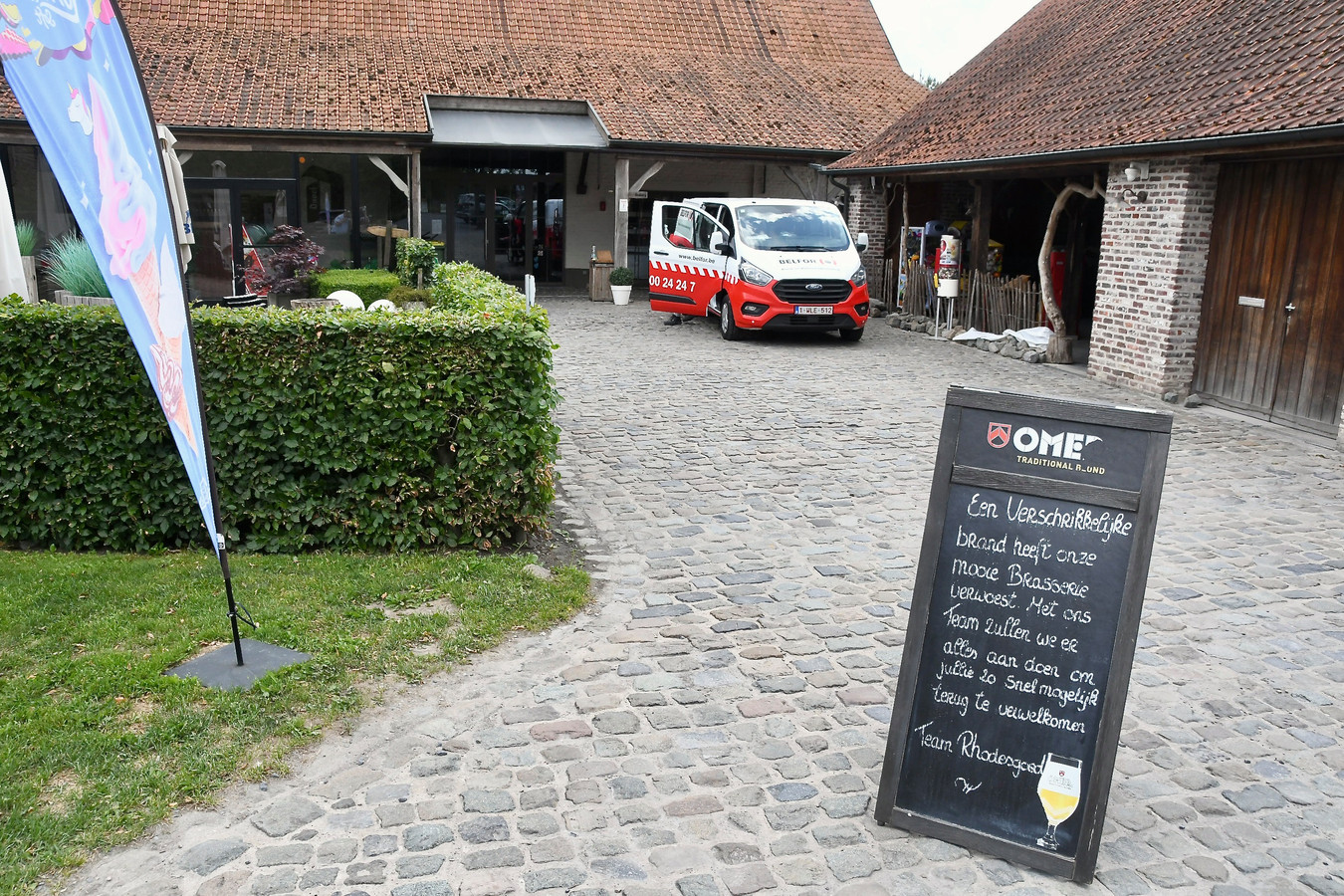 Uitbaters brasserie Rhodesgoed strijdvaardig na zware brand: “Eerst poetsen, dan grote tent ...