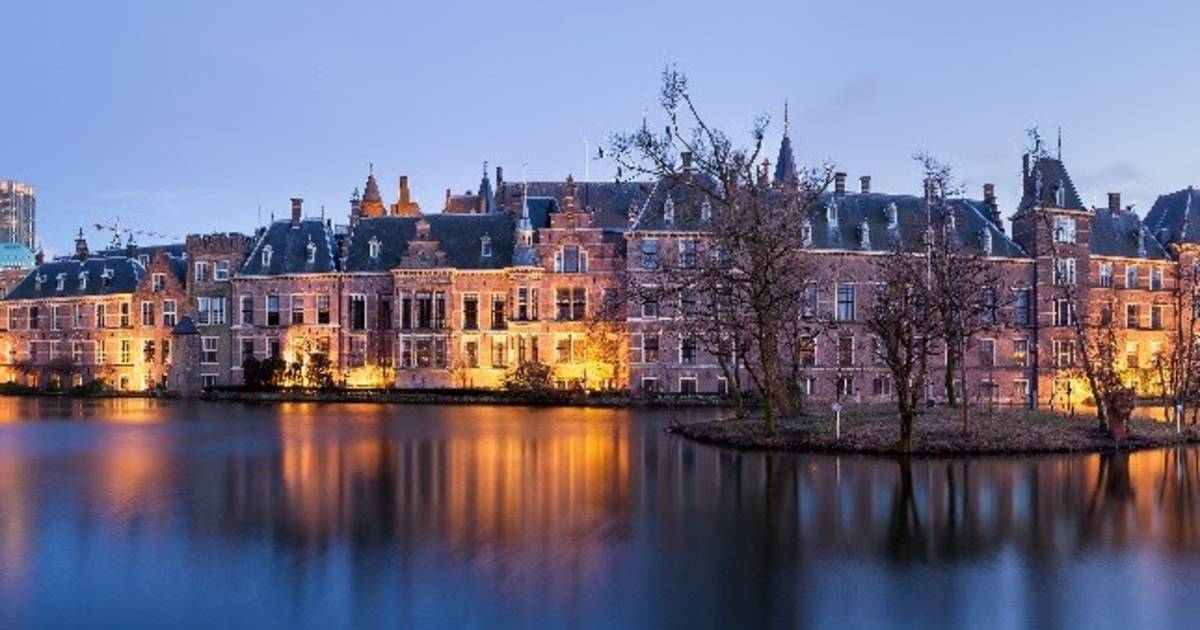 Haagse Hofvijver wordt toch drijvende bouwplaats | Renovatie Binnenhof ...