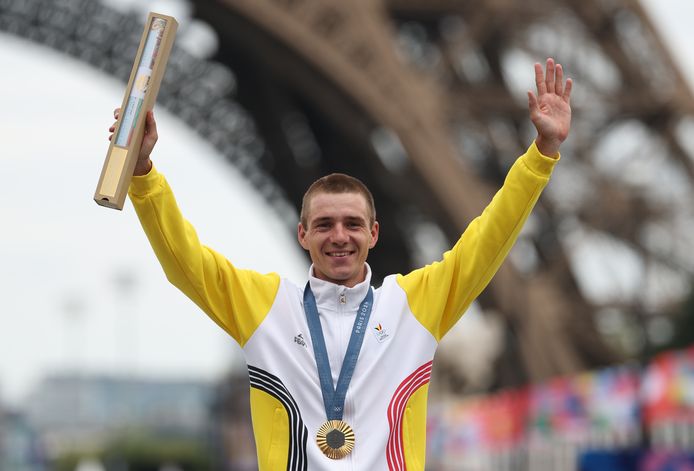 DUBBEL GOUD! Fenomenale Remco Evenepoel wint nu ook de olympische ...
