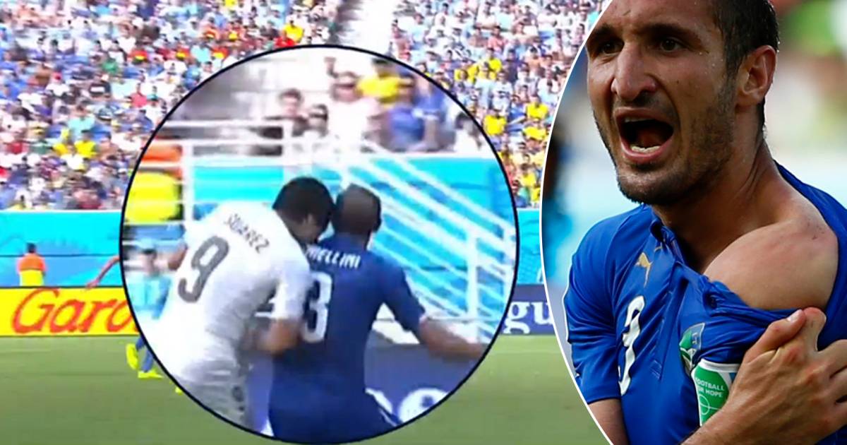Luis Suárez beet al drie spelers tijdens een match, ‘slachtoffer ...