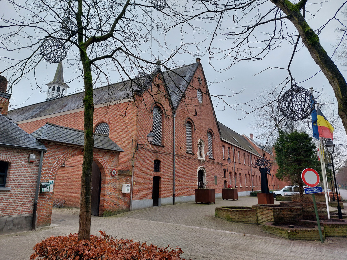 Dorpsrel Meersel-Dreef rond gedwongen vertrek oude kloosterlingen ...