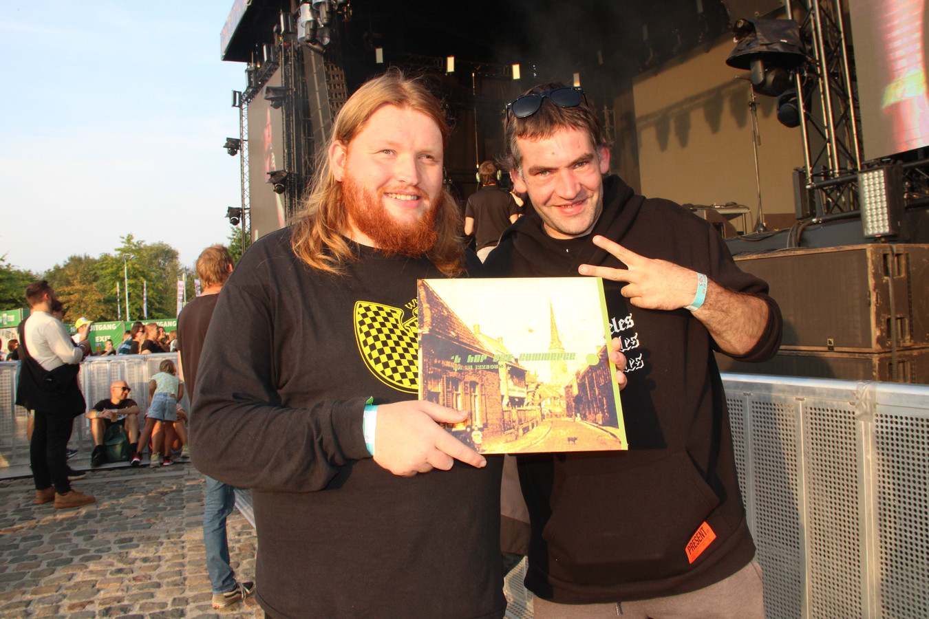 Achtduizend fans vieren zilveren jubileum ’t Hof van Commerce: “Trotser ...