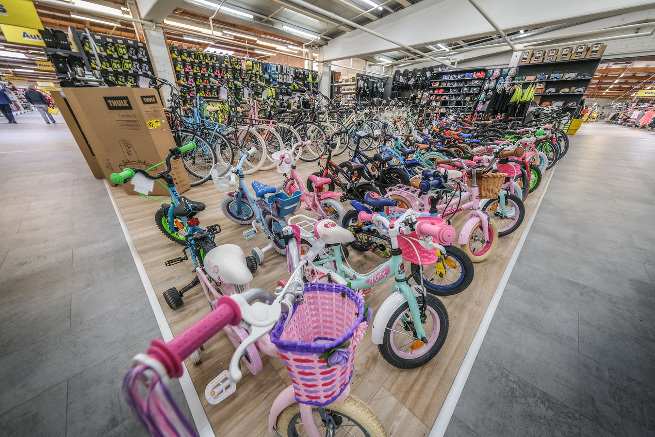 Ooit vlasboeren, nu neemt 'familie Supra Bazar' 27 Dreambaby’s over ...