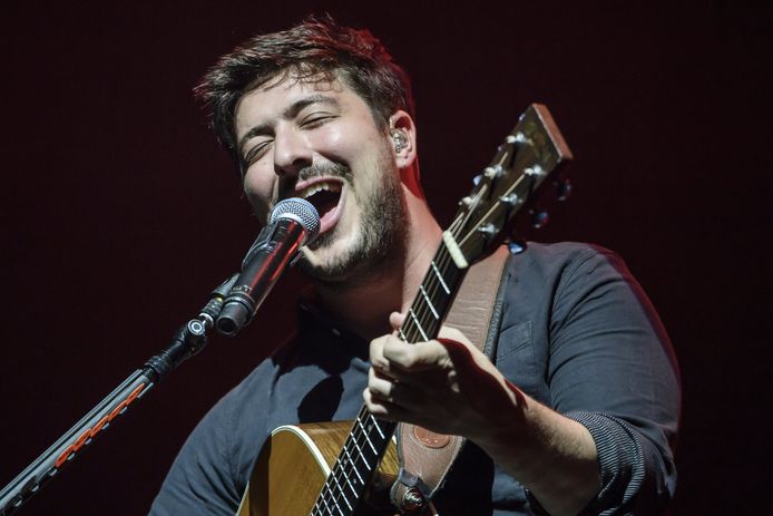 Marcus Mumford zingt op zijn eerste soloalbum recht vanuit zijn ziel | Kijk- en luistertips | AD.nl