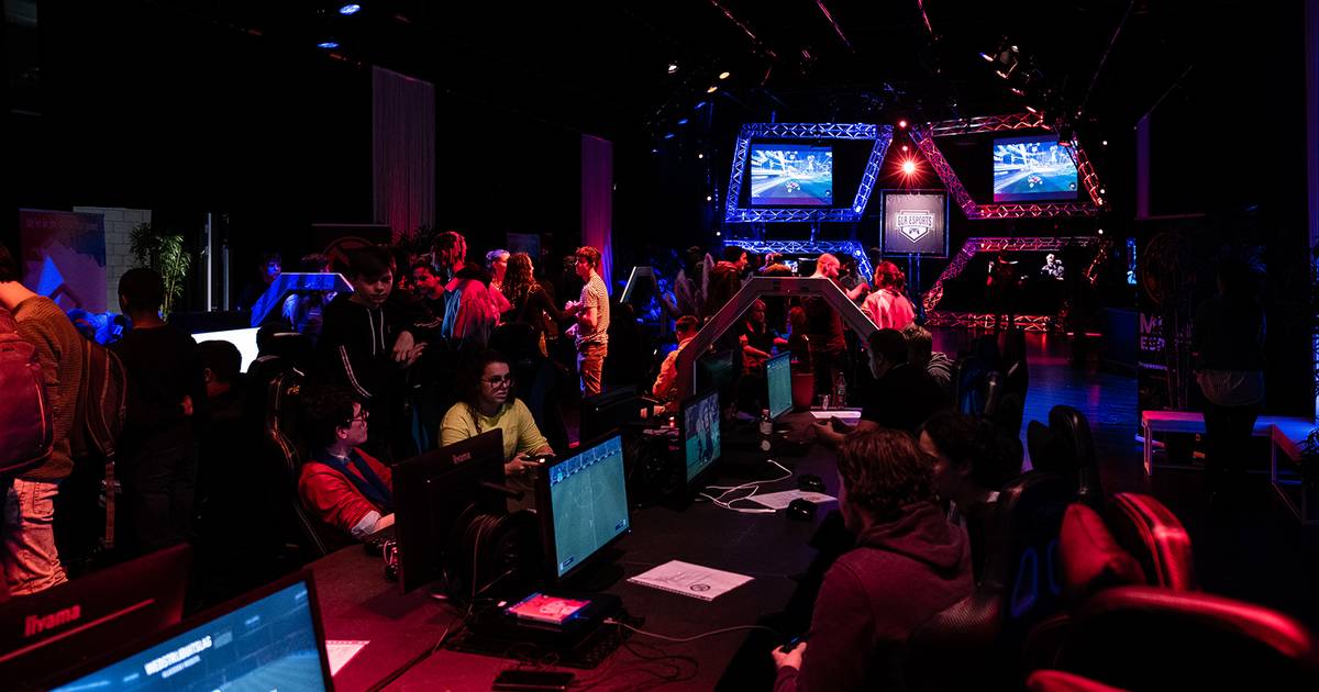 Grafisch Lyceum Rotterdam opent eigen esports-locatie | Esports | AD.nl