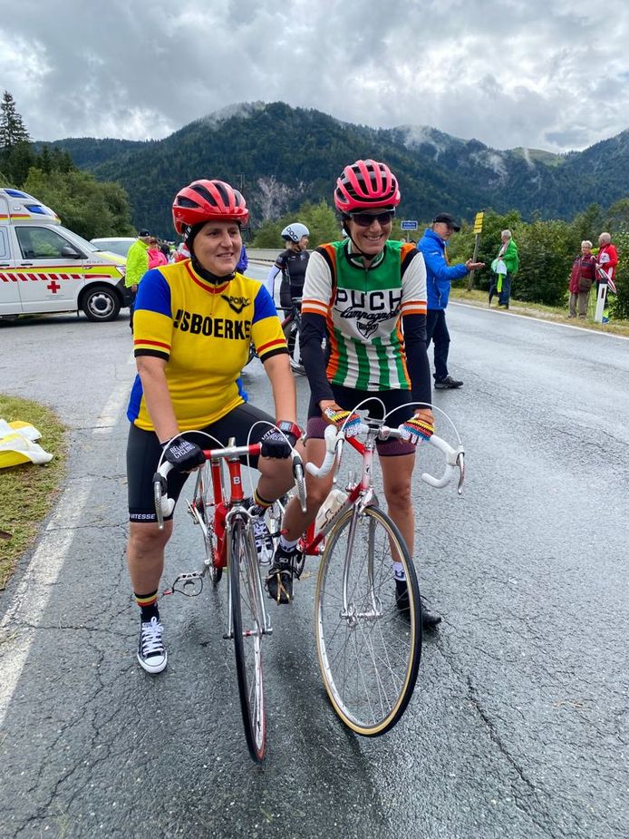 Jessica (49) wordt tweede op wereldkampioenschap voor retrofietsers ...