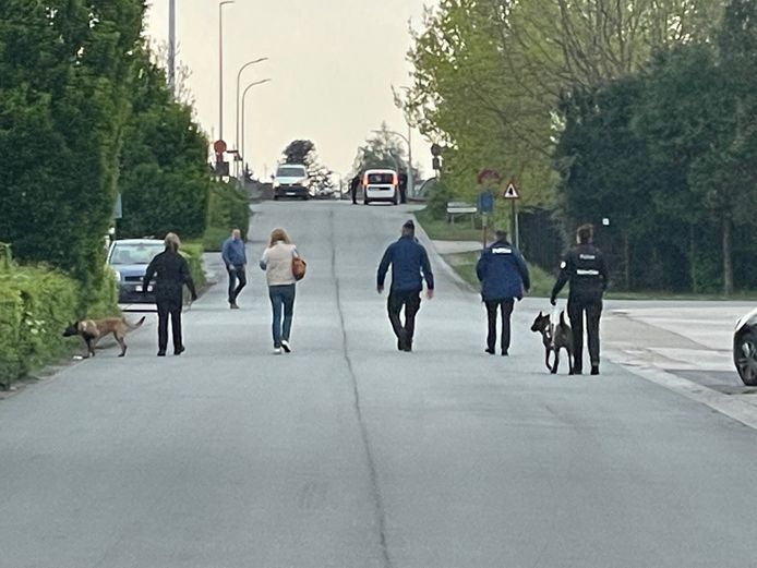 Transportzone LAR in Rekkem afgesloten voor controle-actie | Menen | hln.be