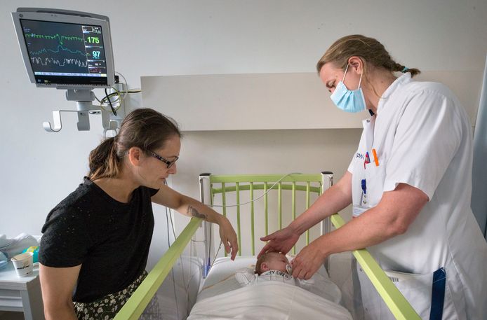 Milo ging als 'slap' poppetje naar het ziekenhuis: RS-virus is ...