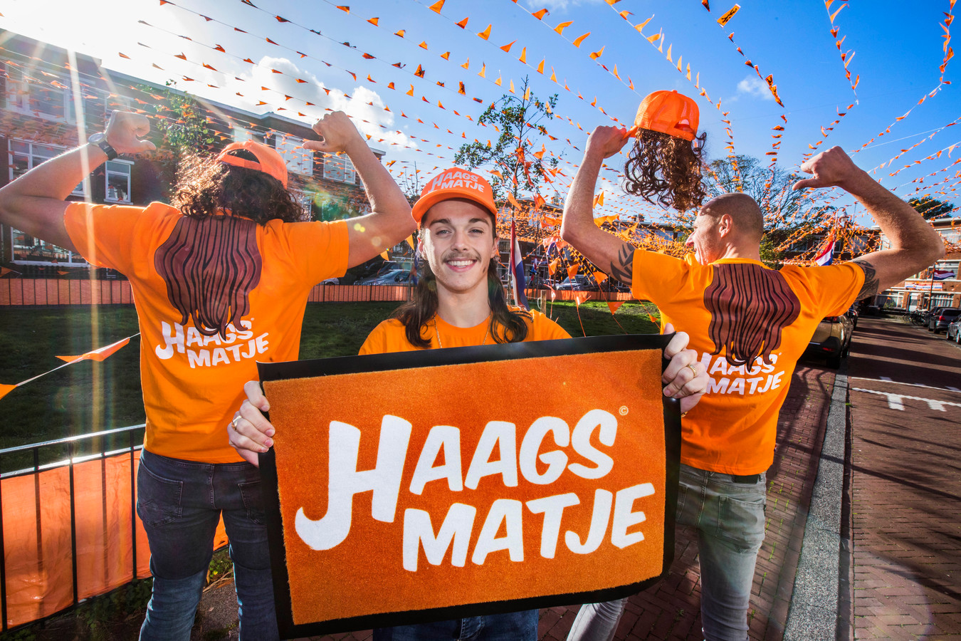 Met zijn mat van 33 centimeter breekt Chicco (21) door als zanger én ...