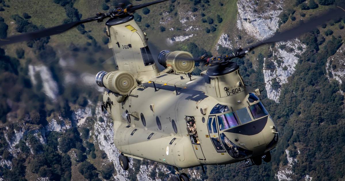 Drie Chinooks en 120 militairen gaan van vliegbasis Gilze-Rijen naar ...