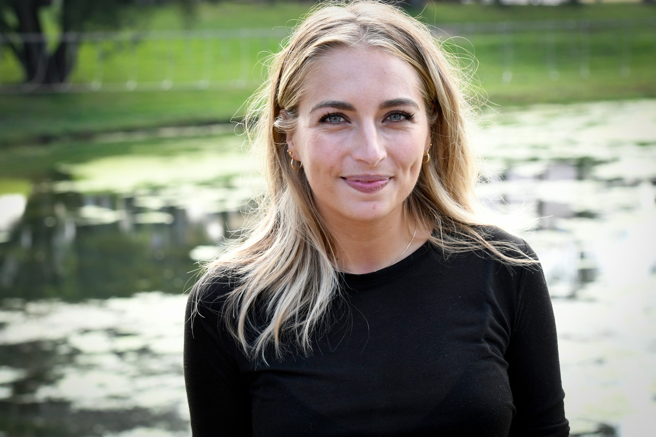 Shelly zet zichzelf poedelnaakt voor schut en Nick heeft nóg ...