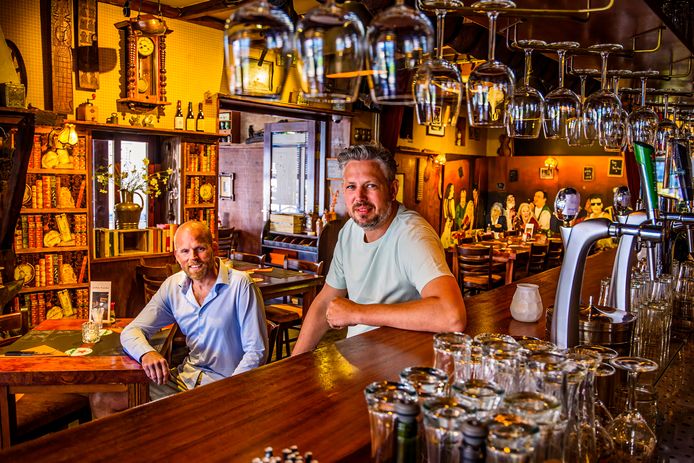Ron (44) en Glenn (37) zorgen voor huiskamergevoel bij d’Olde Smidse in ...
