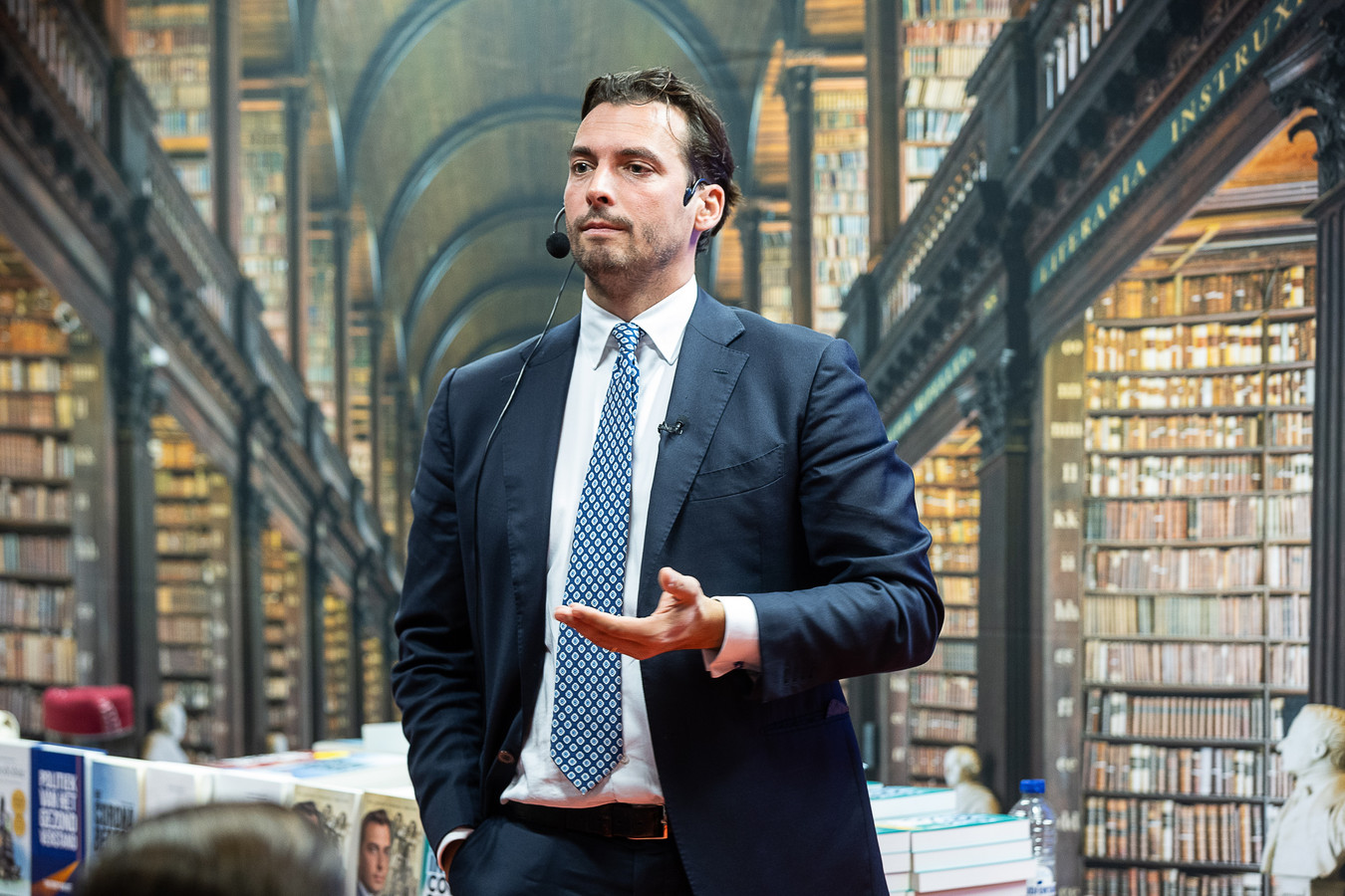 Oekraïense ‘parapluterrorist’ die Nederlandse politicus Thierry Baudet sloeg met oranje paraplu ...