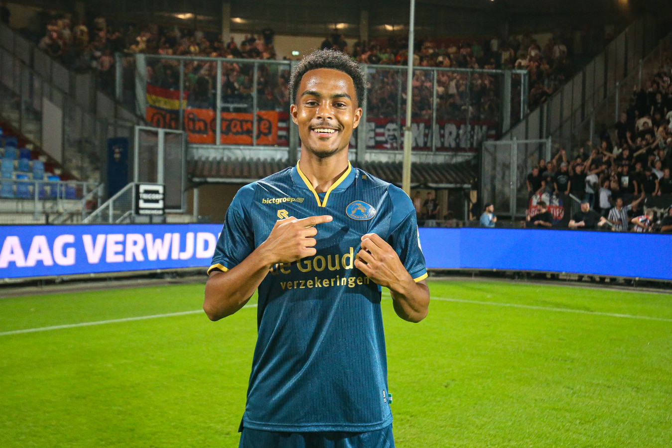 Het gaat snel met Marvin Young (19) bij Sparta: ‘Ik ben altijd wel een ...
