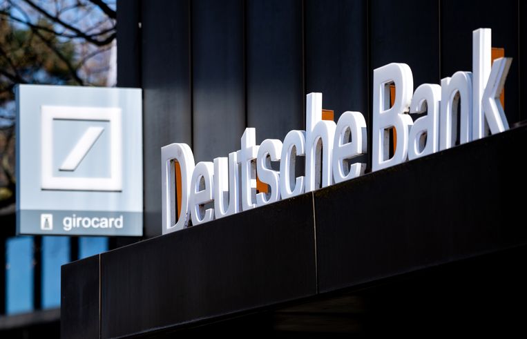 "Beleggers nemen nu Deutsche Bank onder vuur: aandeel zakt met ruim 8 ...