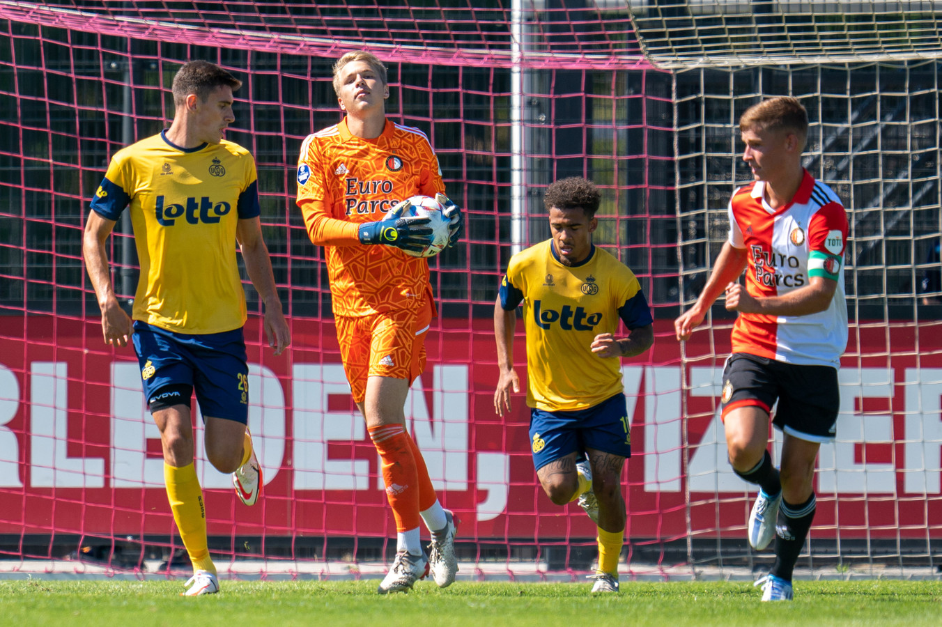 Feyenoord-doelman Thijs Jansen voegt zich officieel bij TOP Oss: ‘Ik ...