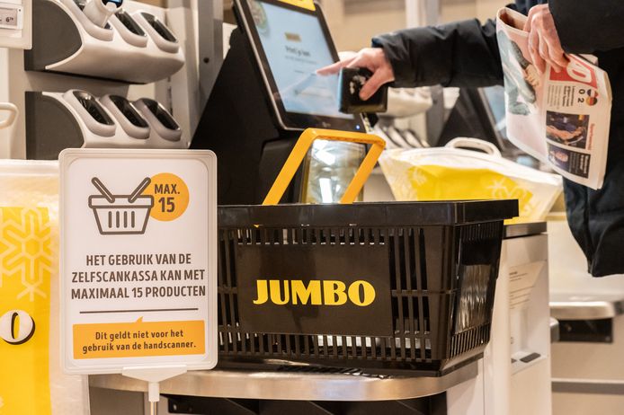 Nog maar 15 producten zelf scannen bij de Jumbo, bij meer moet je langs ...