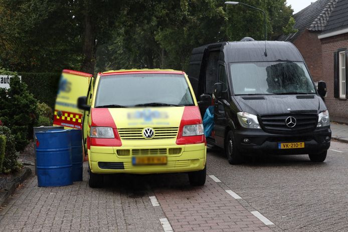 Busje vol met vermoedelijk drugsafval ontdekt in Lennisheuvel ... Busje vol met vermoedelijk drugsafval ontdekt in Lennisheuvel ...