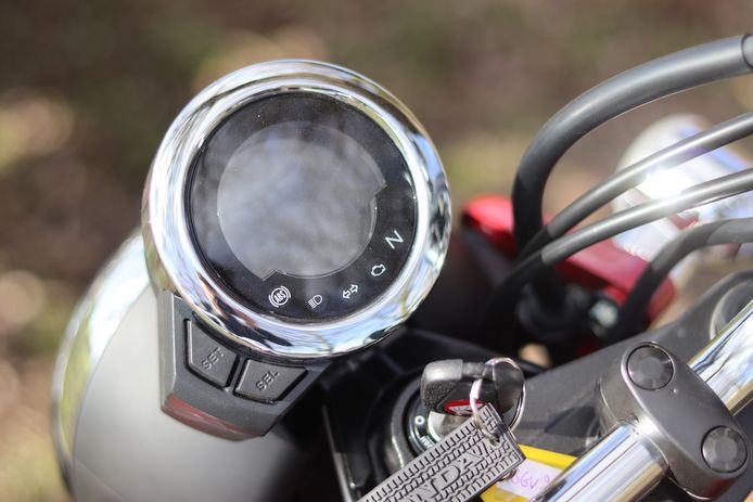 Onze motorexpert reed met de Honda Dax ST125: “Het lage verbruik en ...