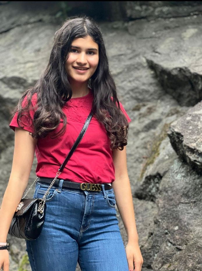 Bahara (17) hoopt andere jongeren net als zij aan de poëzie te krijgen ...