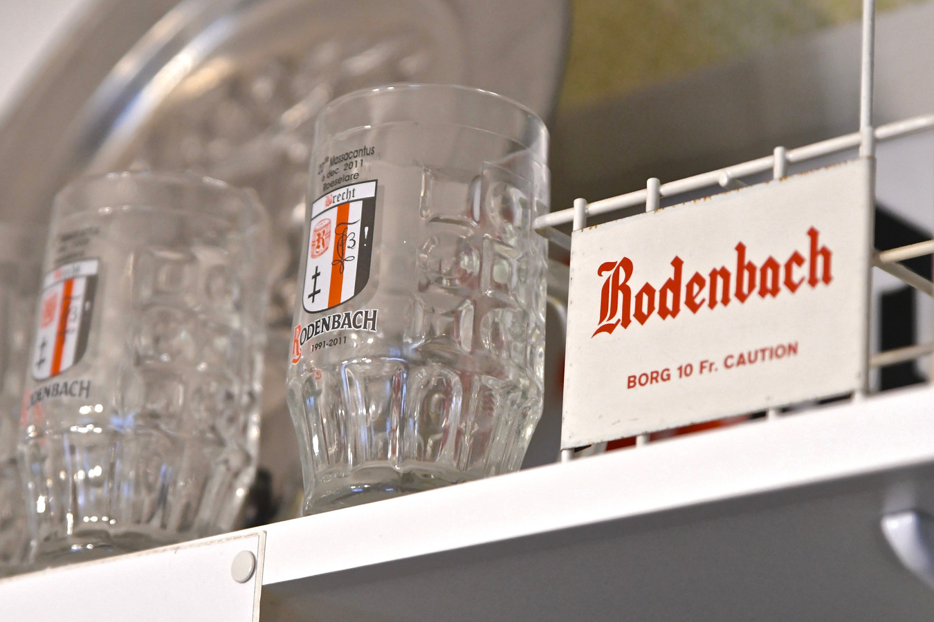 REEKS. 200 jaar Brouwerij Rodenbach. Verzamelaar Walter (82) doet grote ...