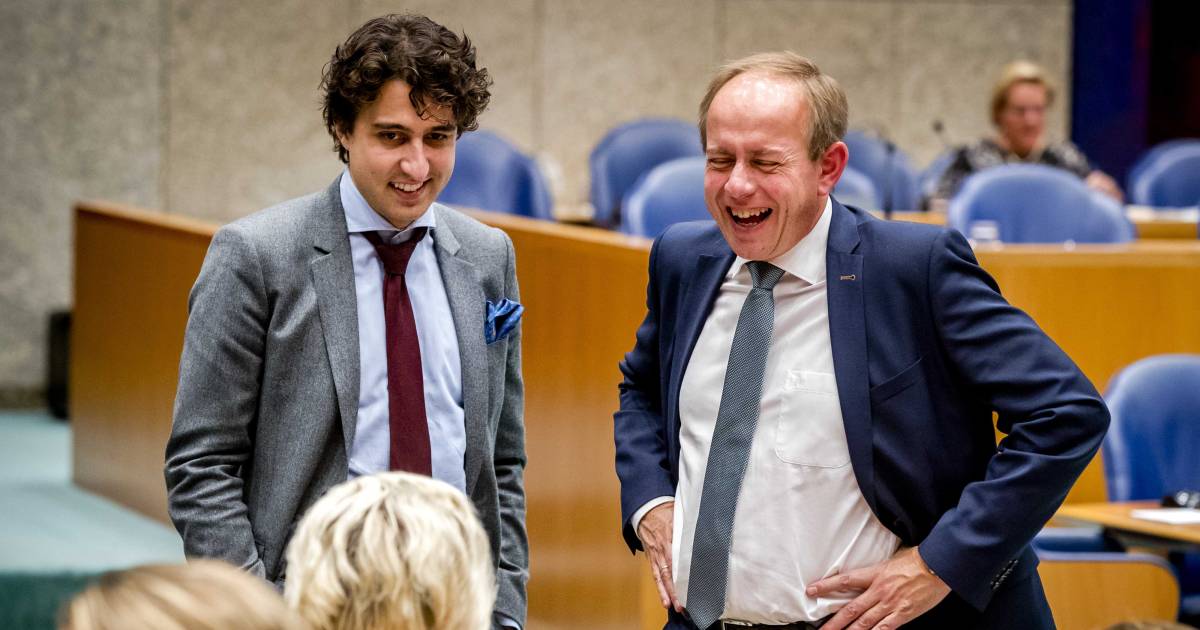 SGP en PVV blij met succesje: Nederlandse vlag in Tweede Kamer | Debat ...