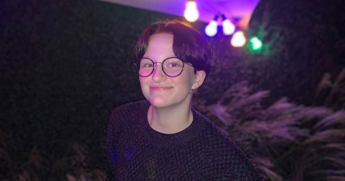 Ninke (14) zingt liedjes op speelplaats voor De Warmste Week: “Deelname ...