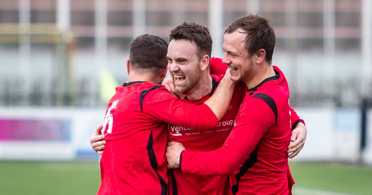 Niels Krekels opnieuw het goudhaantje voor EFC met vrije trap: ‘Die zat ...