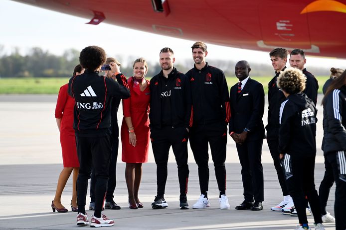 Gloednieuw vliegtuig Rode Duivels en Red Flames voor WK-afreis onthuld ...