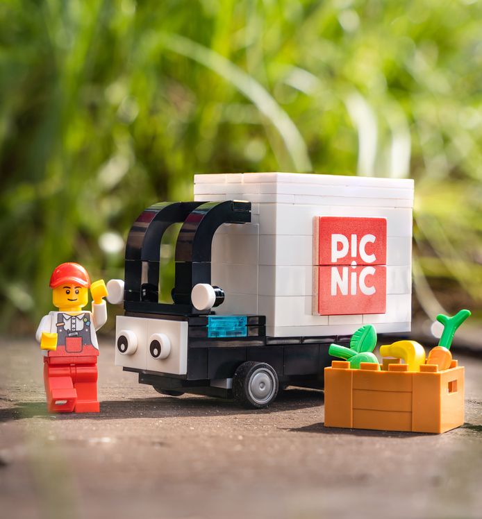 Jan ontwerpt Lego-versie van iconisch Picnic-wagentje: ‘Een hele eer ...