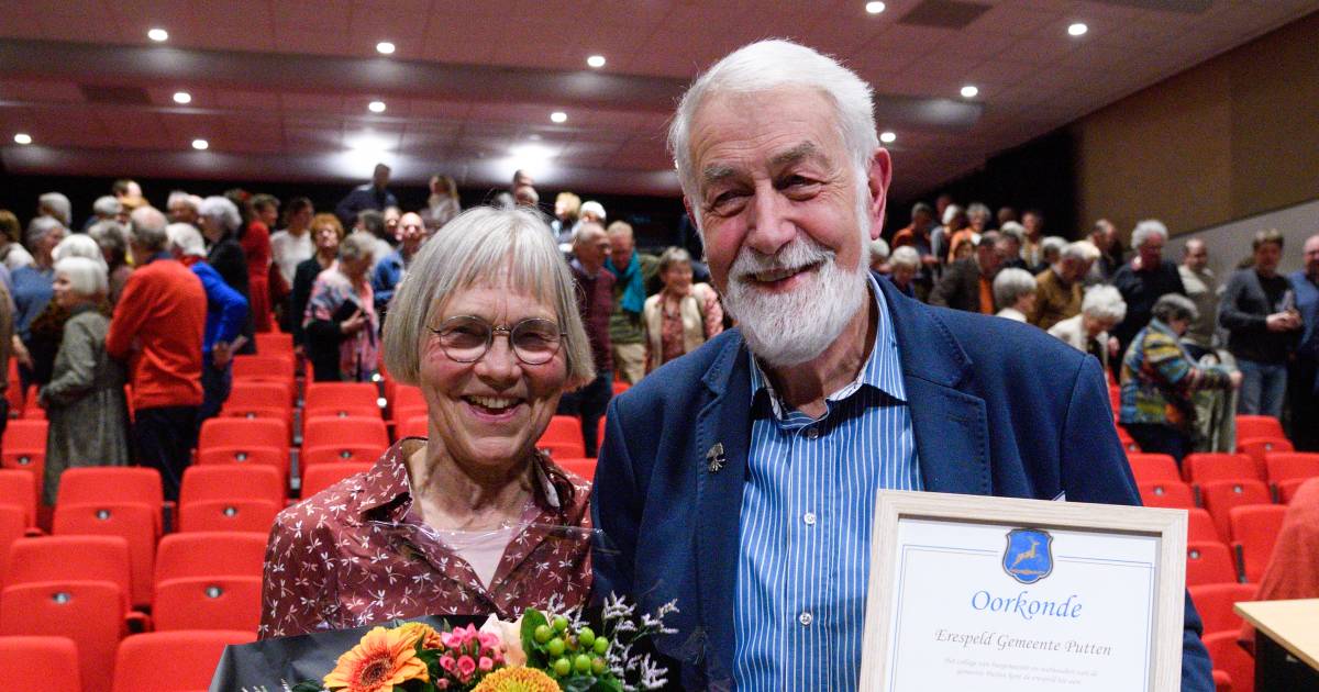 Leo van Wijk ontvangt Puttense erespeld vanwege zijn jarenlange inzet ...